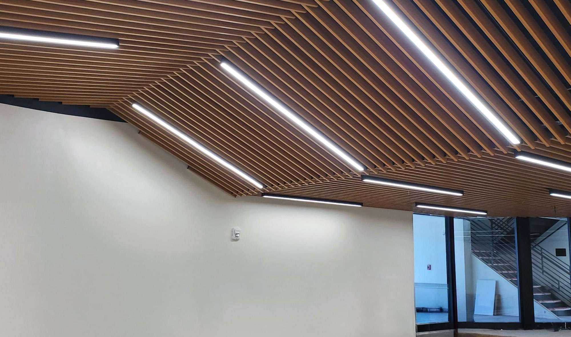 Línea de plafones lineales de aluminio Simpleyfácil – Amevec